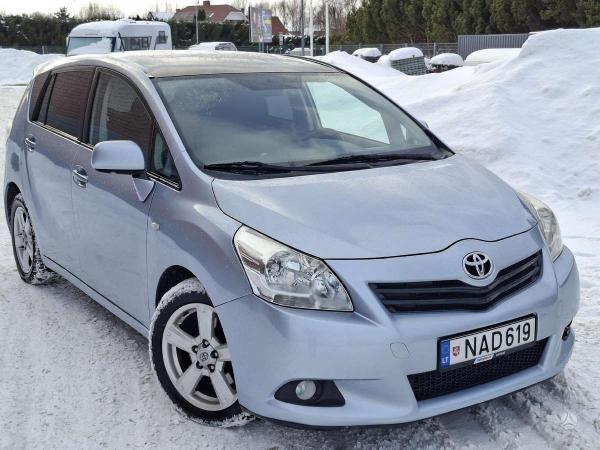 Blue Toyota Verso 2011 in Silute, with an engine capacity of 2.23 L and mileage of 202 thousand km for 5000 €, photo 9 on AUTOMOTO.COM.LV