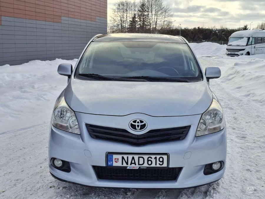 Blue Toyota Verso 2011 in Silute, with an engine capacity of 2.23 L and mileage of 202 thousand km for 5000 €, photo 11 on AUTOMOTO.COM.LV