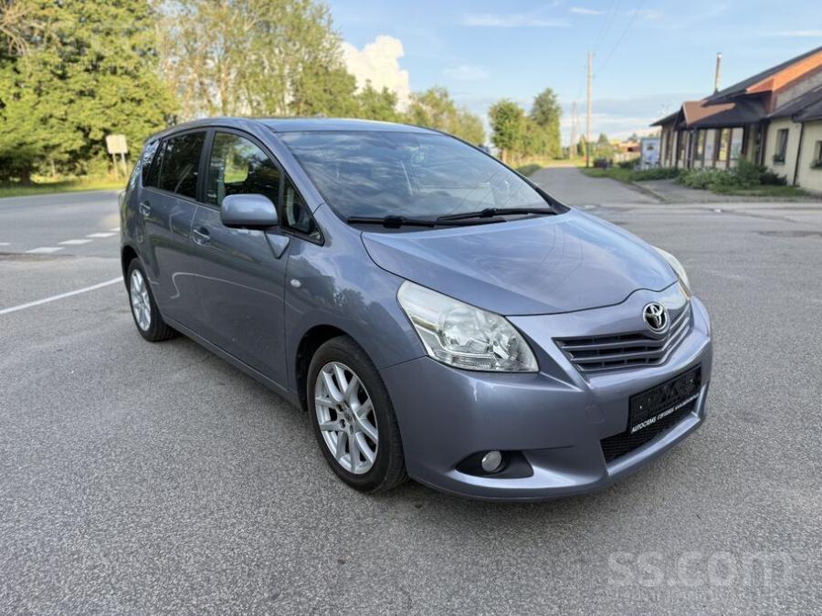 Zils Toyota Verso 2011 Ogre, ar dzinēja tilpumu 2.00 L un nobraukumu 233 tūkst. km par 5399 €, foto 1 vietnē AUTOMOTO.COM.LV