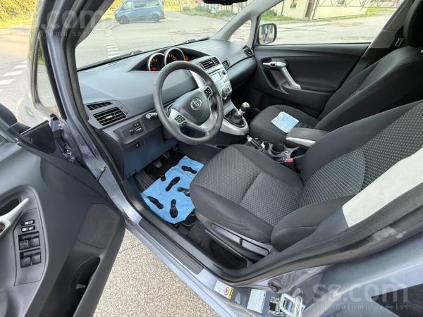 Zils Toyota Verso 2011 Ogre, ar dzinēja tilpumu 2.00 L un nobraukumu 233 tūkst. km par 5399 €, foto 9 vietnē AUTOMOTO.COM.LV