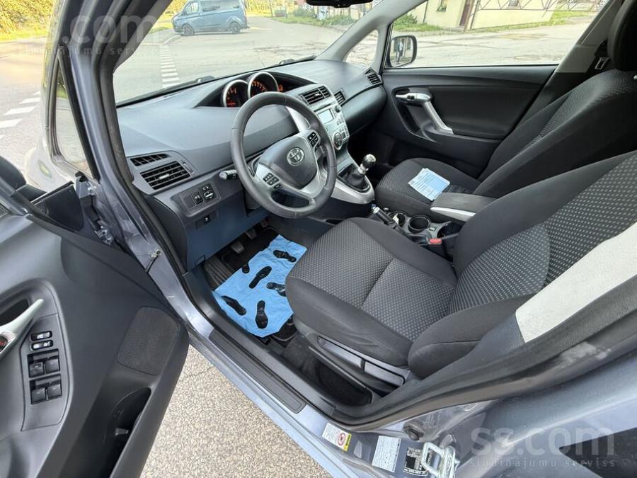 Zils Toyota Verso 2011 Ogre, ar dzinēja tilpumu 2.00 L un nobraukumu 233 tūkst. km par 5399 €, foto 10 vietnē AUTOMOTO.COM.LV