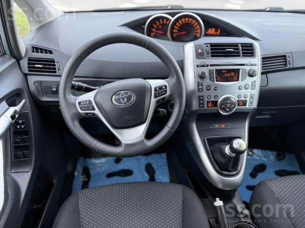 Zils Toyota Verso 2011 Ogre, ar dzinēja tilpumu 2.00 L un nobraukumu 233 tūkst. km par 5399 €, foto 10 vietnē AUTOMOTO.COM.LV
