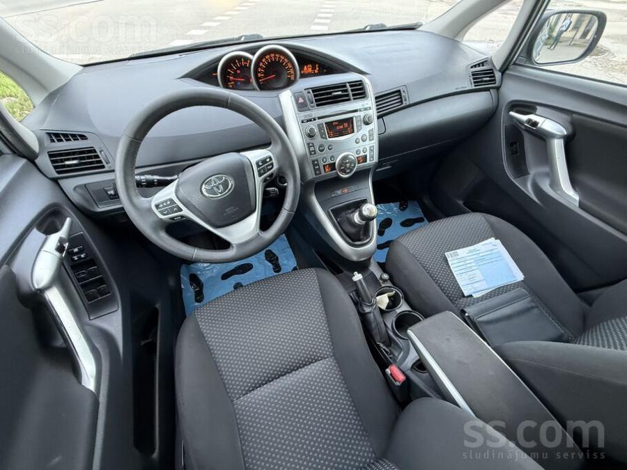 Zils Toyota Verso 2011 Ogre, ar dzinēja tilpumu 2.00 L un nobraukumu 233 tūkst. km par 5399 €, foto 12 vietnē AUTOMOTO.COM.LV