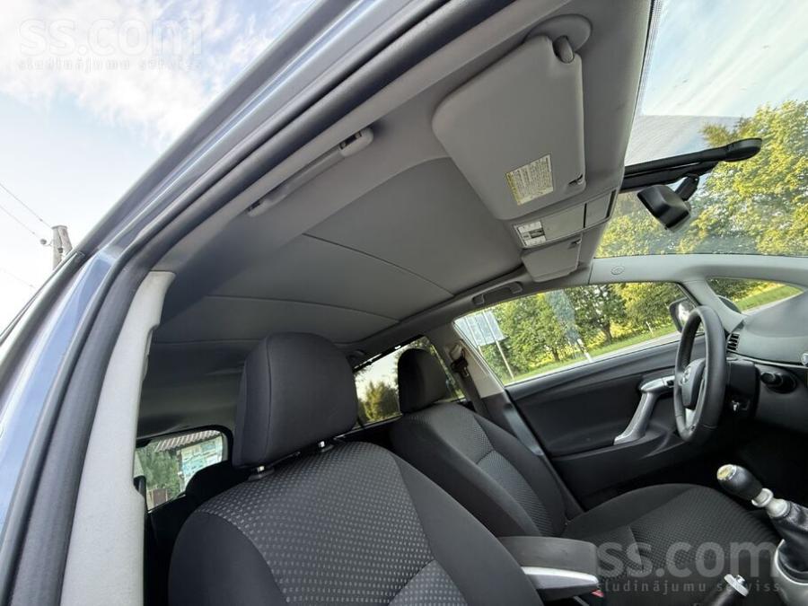 Zils Toyota Verso 2011 Ogre, ar dzinēja tilpumu 2.00 L un nobraukumu 233 tūkst. km par 5399 €, foto 14 vietnē AUTOMOTO.COM.LV