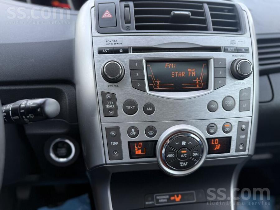 Zils Toyota Verso 2011 Ogre, ar dzinēja tilpumu 2.00 L un nobraukumu 233 tūkst. km par 5399 €, foto 20 vietnē AUTOMOTO.COM.LV
