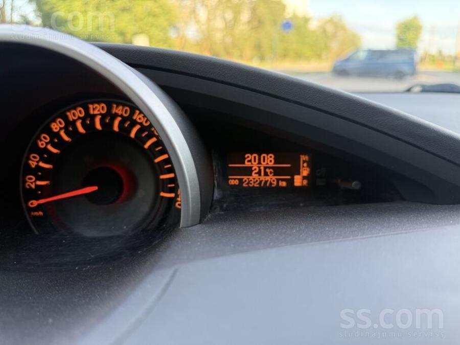 Zils Toyota Verso 2011 Ogre, ar dzinēja tilpumu 2.00 L un nobraukumu 233 tūkst. km par 5399 €, foto 21 vietnē AUTOMOTO.COM.LV
