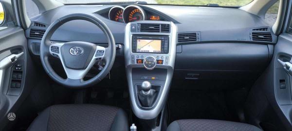 Zils Toyota Verso 2011 Kauņa, ar dzinēja tilpumu 2.00 L un nobraukumu 263 tūkst. km par 4250 €, foto 6 vietnē AUTOMOTO.COM.LV