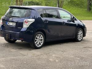Blue Toyota Verso 2012 in Riga, with an engine capacity of 2.20 L and mileage of 203 thousand km for 5900 €, photo 4 on AUTOMOTO.COM.LV
