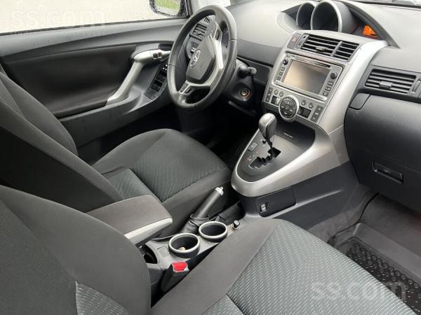 Blue Toyota Verso 2012 in Riga, with an engine capacity of 2.20 L and mileage of 203 thousand km for 5900 €, photo 5 on AUTOMOTO.COM.LV