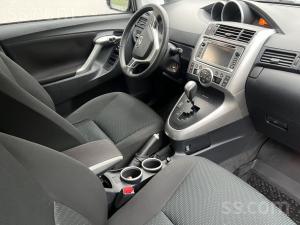 Blue Toyota Verso 2012 in Riga, with an engine capacity of 2.20 L and mileage of 203 thousand km for 5900 €, photo 6 on AUTOMOTO.COM.LV