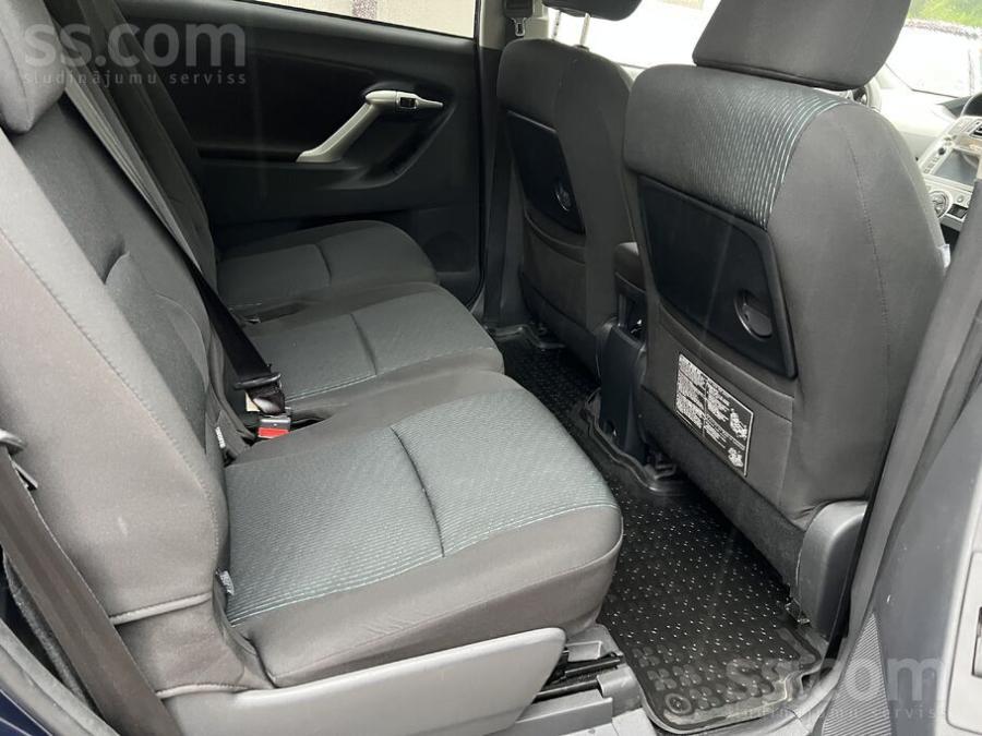 Blue Toyota Verso 2012 in Riga, with an engine capacity of 2.20 L and mileage of 203 thousand km for 5900 €, photo 7 on AUTOMOTO.COM.LV