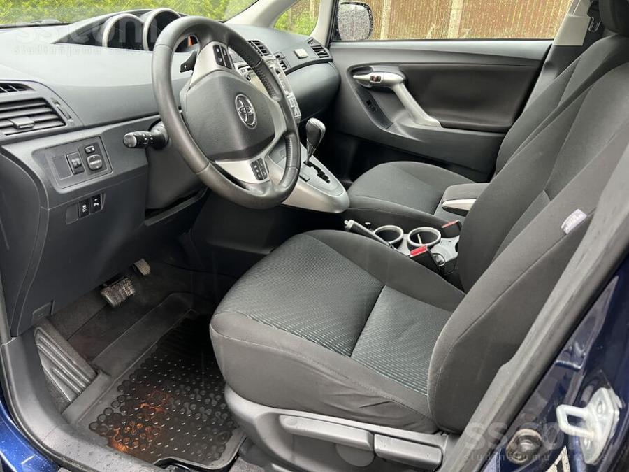 Blue Toyota Verso 2012 in Riga, with an engine capacity of 2.20 L and mileage of 203 thousand km for 5900 €, photo 8 on AUTOMOTO.COM.LV