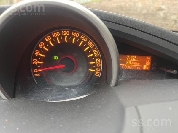 Blue Toyota Verso 2012 in Riga, with an engine capacity of 2.20 L and mileage of 203 thousand km for 5900 €, photo 10 on AUTOMOTO.COM.LV