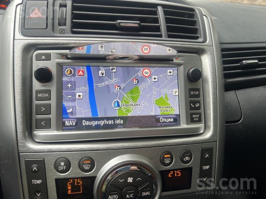 Blue Toyota Verso 2012 in Riga, with an engine capacity of 2.20 L and mileage of 203 thousand km for 5900 €, photo 12 on AUTOMOTO.COM.LV