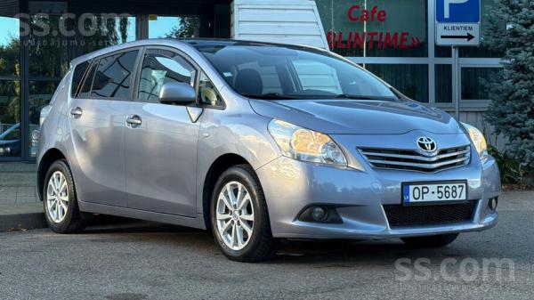 Blue Toyota Verso 2012 in Daugavpils, with an engine capacity of 2.00 L and mileage of 276 thousand km for 3650 €, photo 1 on AUTOMOTO.COM.LV