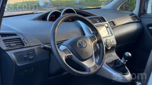 Blue Toyota Verso 2012 in Daugavpils, with an engine capacity of 2.00 L and mileage of 276 thousand km for 3650 €, photo 8 on AUTOMOTO.COM.LV