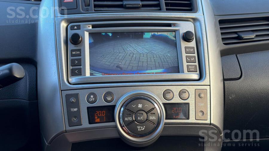 Blue Toyota Verso 2012 in Daugavpils, with an engine capacity of 2.00 L and mileage of 276 thousand km for 3650 €, photo 11 on AUTOMOTO.COM.LV