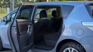 Blue Toyota Verso 2012 in Daugavpils, with an engine capacity of 2.00 L and mileage of 276 thousand km for 3650 €, photo 14 on AUTOMOTO.COM.LV