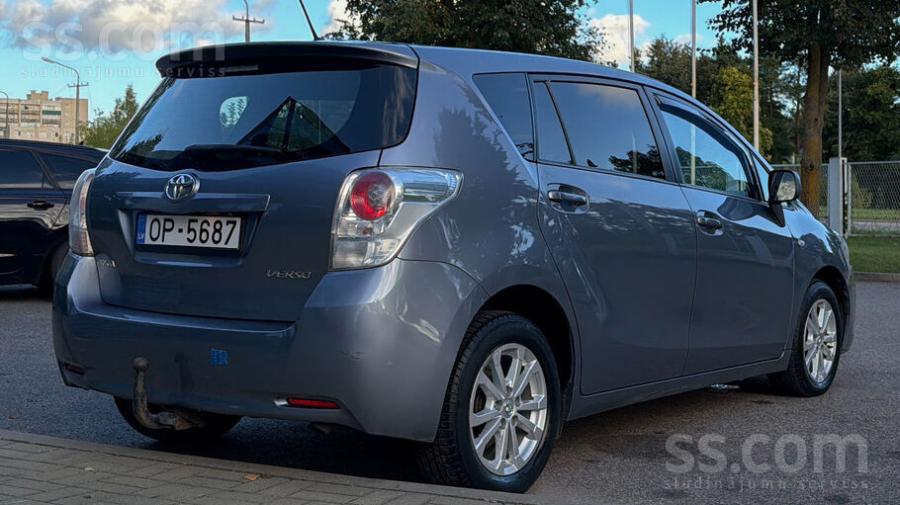 Blue Toyota Verso 2012 in Daugavpils, with an engine capacity of 2.00 L and mileage of 276 thousand km for 3650 €, photo 20 on AUTOMOTO.COM.LV