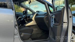 Blue Toyota Verso 2012 in Daugavpils, with an engine capacity of 2.00 L and mileage of 276 thousand km for 3650 €, photo 22 on AUTOMOTO.COM.LV