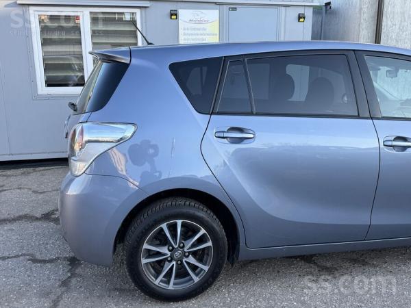 Blue Toyota Verso 2013 in Daugavpils, with an engine capacity of 2.00 L and mileage of 0 thousand km for 6750 €, photo 8 on AUTOMOTO.COM.LV