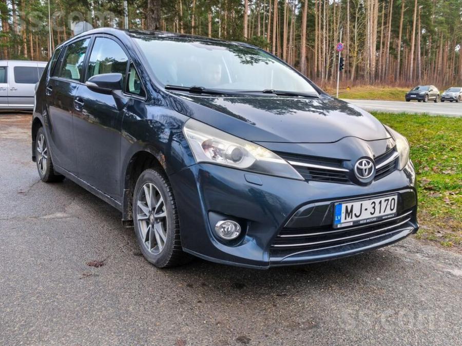 Blue Toyota Verso 2013 in Riga, with an engine capacity of 2.00 L and mileage of 0 thousand km for 3250 €, photo 4 on AUTOMOTO.COM.LV