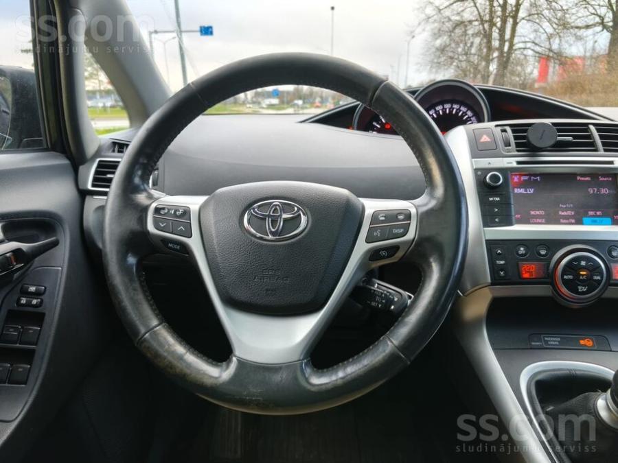 Blue Toyota Verso 2013 in Riga, with an engine capacity of 2.00 L and mileage of 0 thousand km for 3250 €, photo 5 on AUTOMOTO.COM.LV