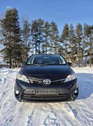 Blue Toyota Verso 2013 in Siauliai, with an engine capacity of 2.00 L and mileage of 186 thousand km for 5700 €, photo 2 on AUTOMOTO.COM.LV