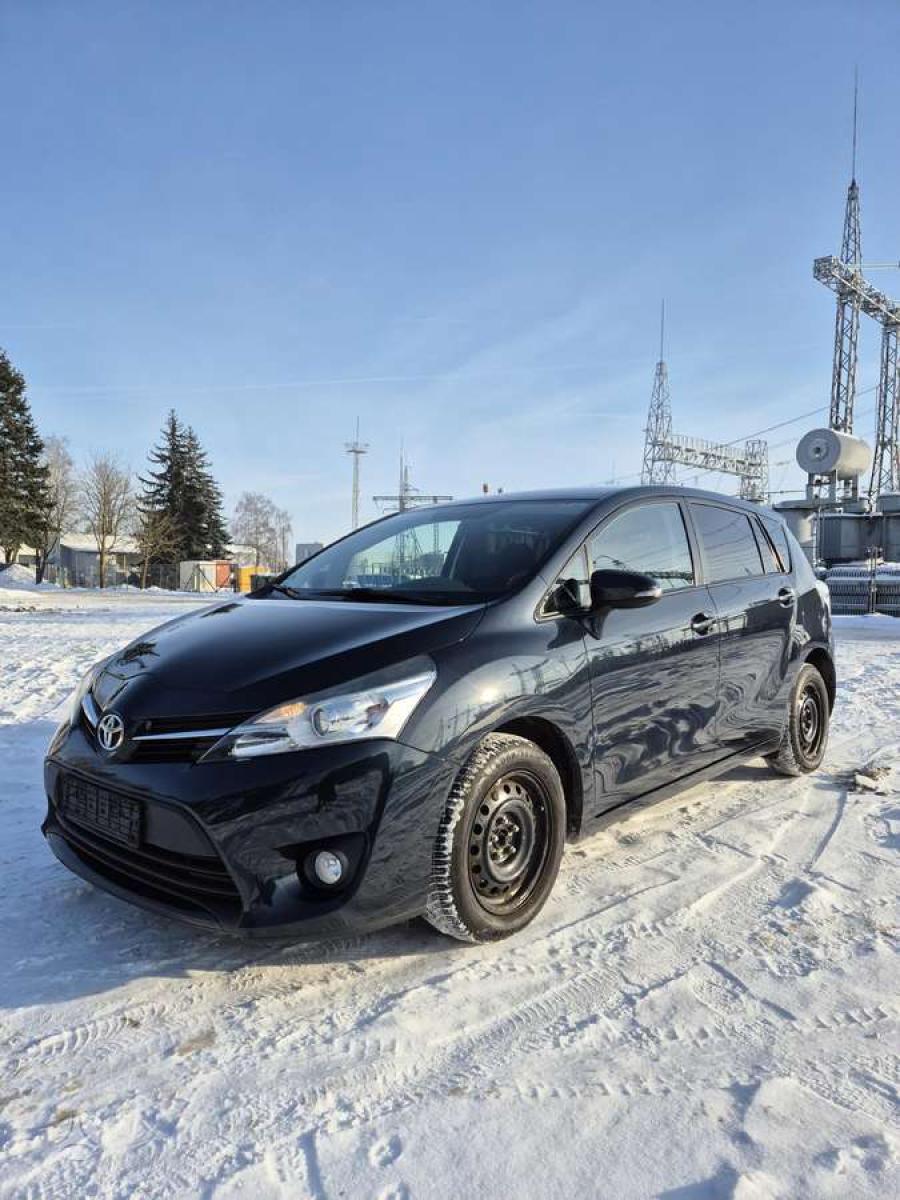Blue Toyota Verso 2013 in Siauliai, with an engine capacity of 2.00 L and mileage of 186 thousand km for 5700 €, photo 6 on AUTOMOTO.COM.LV