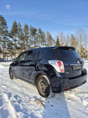 Blue Toyota Verso 2013 in Siauliai, with an engine capacity of 2.00 L and mileage of 186 thousand km for 5700 €, photo 8 on AUTOMOTO.COM.LV