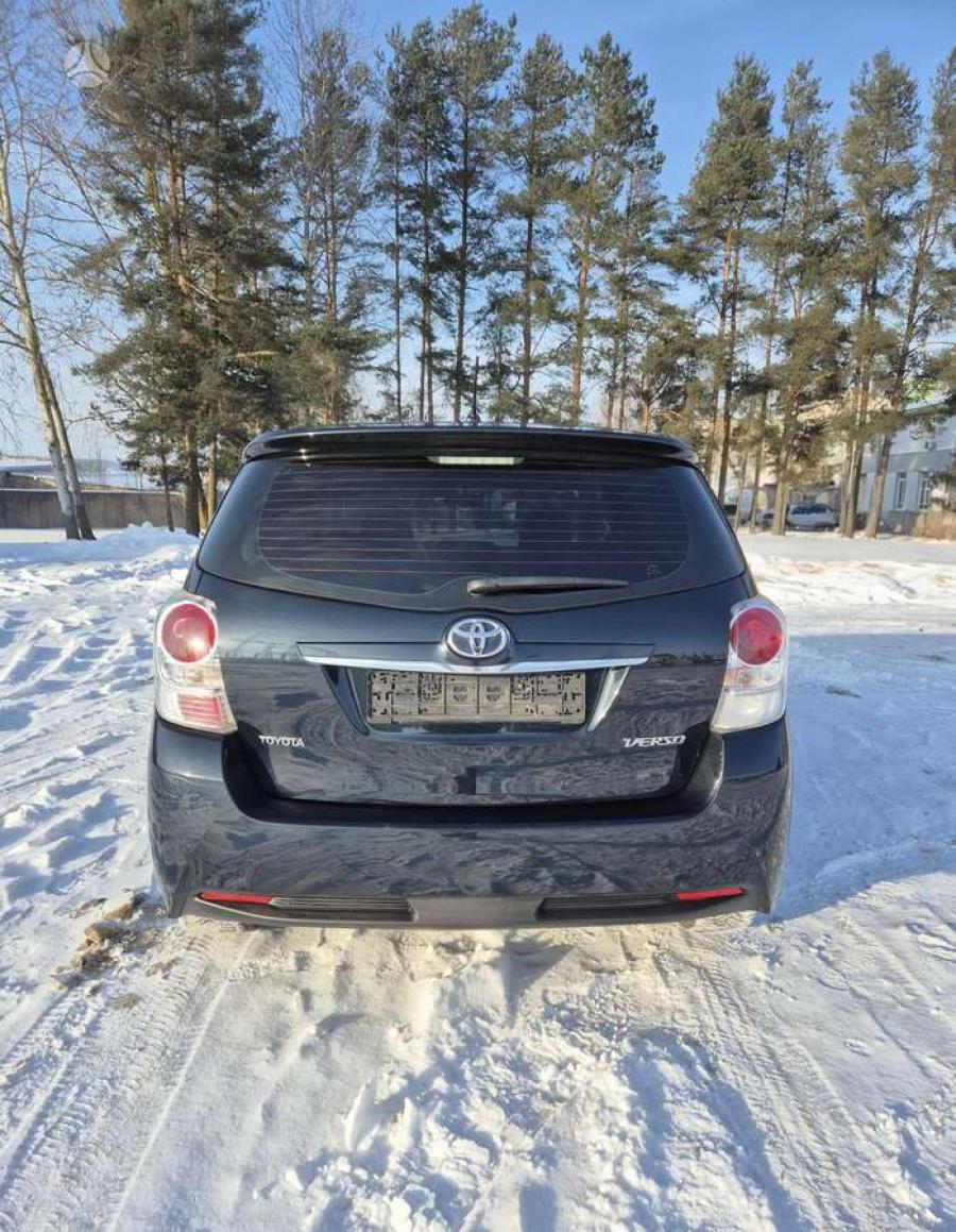 Blue Toyota Verso 2013 in Siauliai, with an engine capacity of 2.00 L and mileage of 186 thousand km for 5700 €, photo 9 on AUTOMOTO.COM.LV