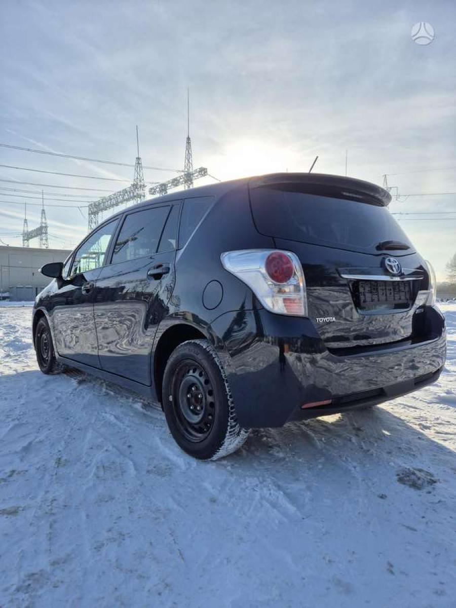 Blue Toyota Verso 2013 in Siauliai, with an engine capacity of 2.00 L and mileage of 186 thousand km for 5700 €, photo 15 on AUTOMOTO.COM.LV