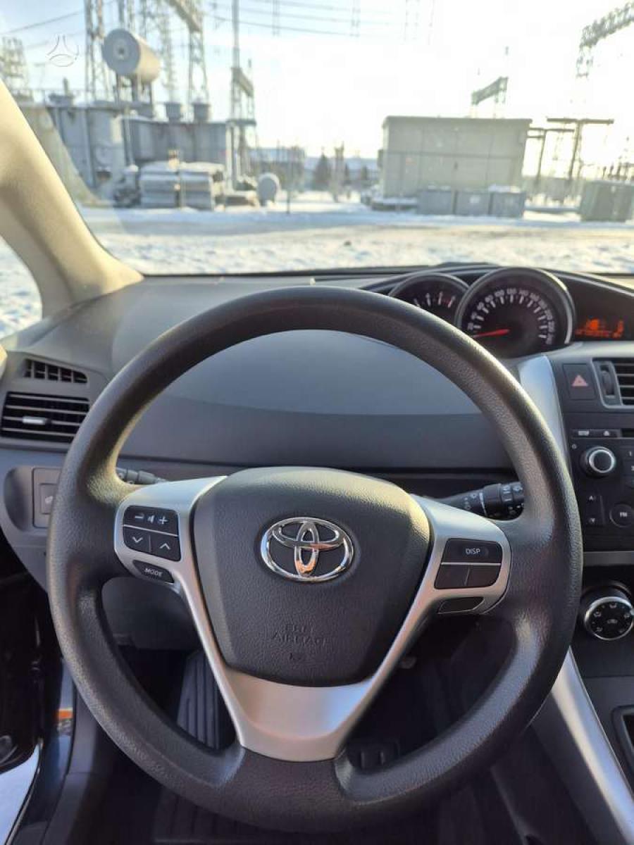 Blue Toyota Verso 2013 in Siauliai, with an engine capacity of 2.00 L and mileage of 186 thousand km for 5700 €, photo 23 on AUTOMOTO.COM.LV