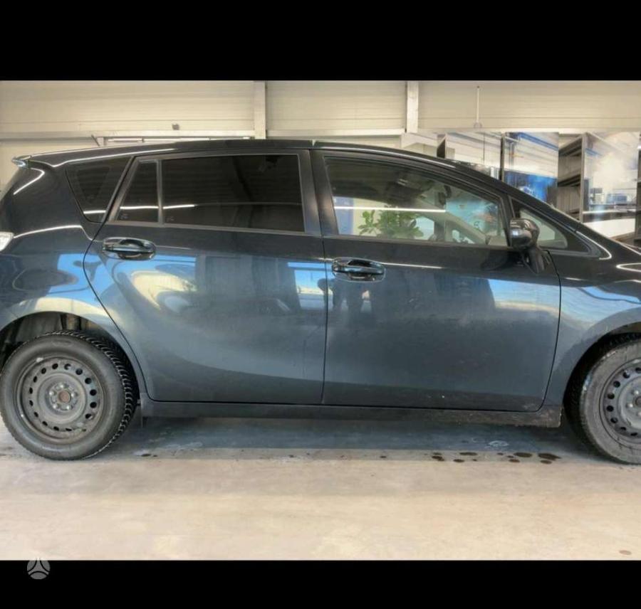Blue Toyota Verso 2013 in Siauliai, with an engine capacity of 2.00 L and mileage of 186 thousand km for 5700 €, photo 34 on AUTOMOTO.COM.LV