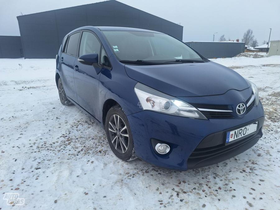 Blue Toyota Verso 2013 in Klaipeda, with an engine capacity of 2.00 L and mileage of 260 thousand km for 5650 €, photo 1 on AUTOMOTO.COM.LV