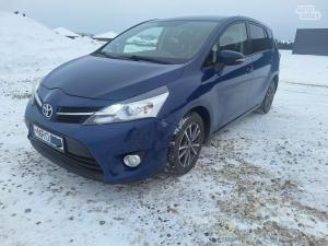 Blue Toyota Verso 2013 in Klaipeda, with an engine capacity of 2.00 L and mileage of 260 thousand km for 5650 €, photo 2 on AUTOMOTO.COM.LV