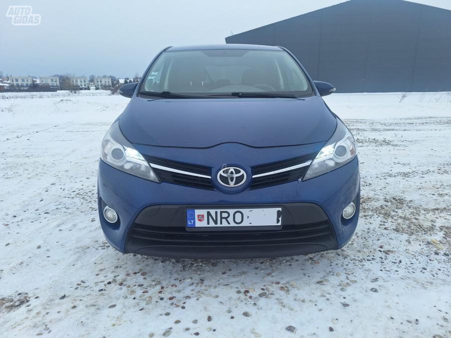 Blue Toyota Verso 2013 in Klaipeda, with an engine capacity of 2.00 L and mileage of 260 thousand km for 5650 €, photo 3 on AUTOMOTO.COM.LV