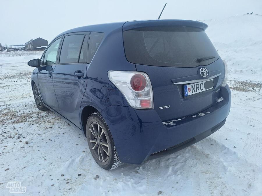 Blue Toyota Verso 2013 in Klaipeda, with an engine capacity of 2.00 L and mileage of 260 thousand km for 5650 €, photo 4 on AUTOMOTO.COM.LV