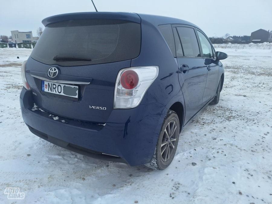 Blue Toyota Verso 2013 in Klaipeda, with an engine capacity of 2.00 L and mileage of 260 thousand km for 5650 €, photo 6 on AUTOMOTO.COM.LV