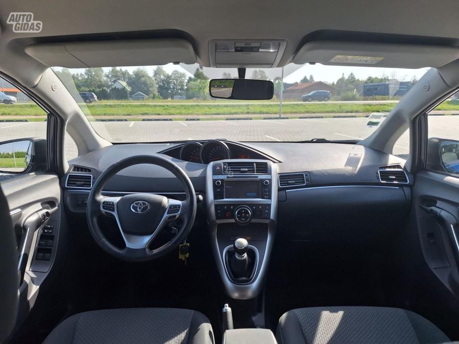 Zils Toyota Verso 2013 Klaipėda, ar dzinēja tilpumu 2.00 L un nobraukumu 261 tūkst. km par 4999 €, foto 4 vietnē AUTOMOTO.COM.LV