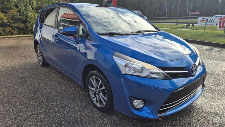 Blue Toyota Verso 2013 in Kaunas, with an engine capacity of 1.80 L and mileage of 209 thousand km for 7400 €, photo 1 on AUTOMOTO.COM.LV