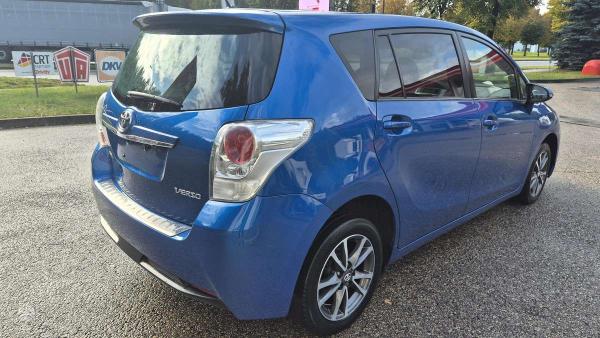 Zils Toyota Verso 2013 Kauņa, ar dzinēja tilpumu 1.80 L un nobraukumu 209 tūkst. km par 7400 €, foto 3 vietnē AUTOMOTO.COM.LV