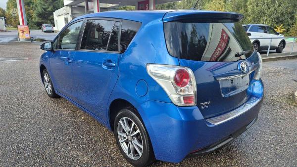 Zils Toyota Verso 2013 Kauņa, ar dzinēja tilpumu 1.80 L un nobraukumu 209 tūkst. km par 7400 €, foto 4 vietnē AUTOMOTO.COM.LV