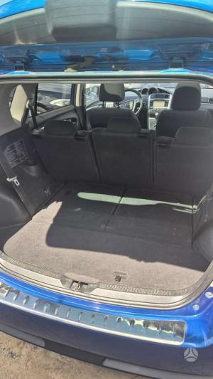 Blue Toyota Verso 2013 in Kaunas, with an engine capacity of 1.80 L and mileage of 209 thousand km for 7400 €, photo 9 on AUTOMOTO.COM.LV