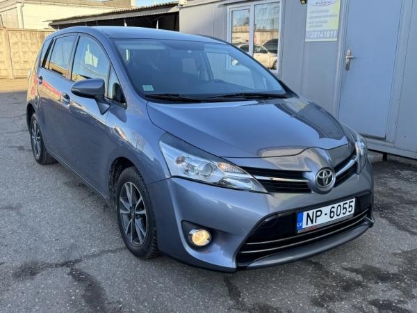 Blue Toyota Verso 2013 in Riga, with an engine capacity of 2.00 L and mileage of 242 thousand km for 6750 €, photo 1 on AUTOMOTO.COM.LV