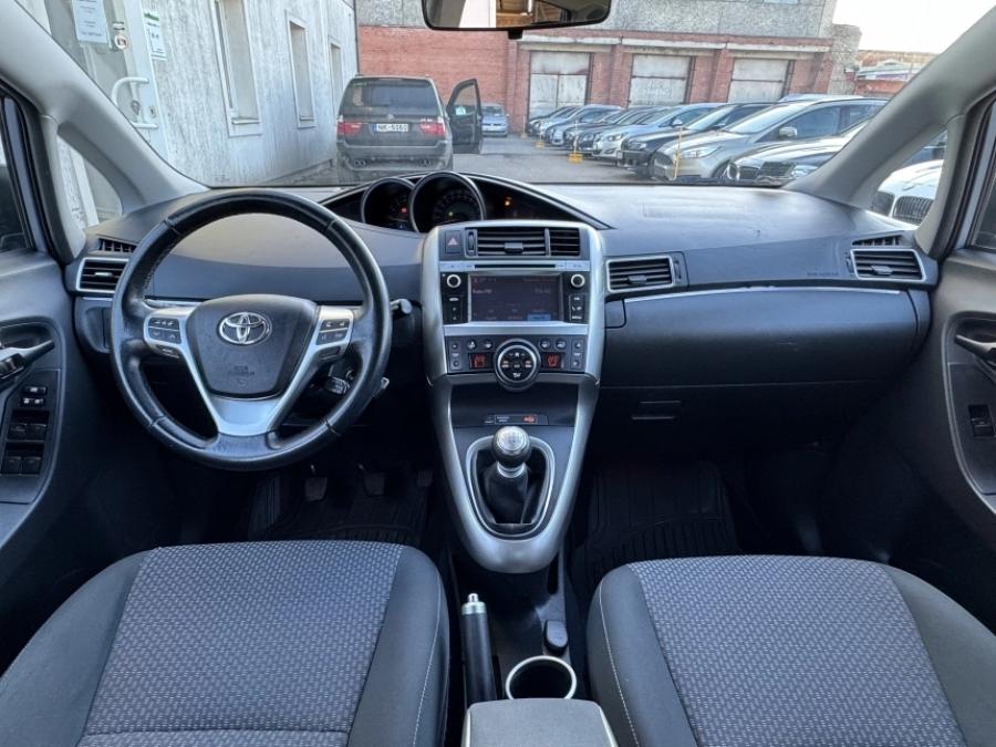 Zils Toyota Verso 2013 Rīga, ar dzinēja tilpumu 2.00 L un nobraukumu 242 tūkst. km par 6750 €, foto 5 vietnē AUTOMOTO.COM.LV