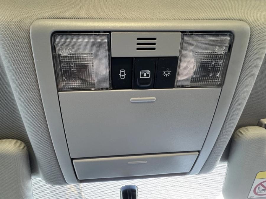 Zils Toyota Verso 2013 Rīga, ar dzinēja tilpumu 2.00 L un nobraukumu 242 tūkst. km par 6750 €, foto 18 vietnē AUTOMOTO.COM.LV