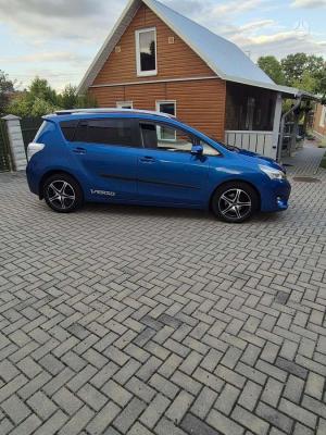 Zils Toyota Verso 2013 Birštonas, ar dzinēja tilpumu 2.00 L un nobraukumu 286 tūkst. km par 5650 €, foto  vietnē AUTOMOTO.COM.LV