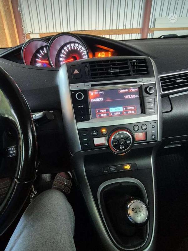 Zils Toyota Verso 2013 Birštonas, ar dzinēja tilpumu 2.00 L un nobraukumu 286 tūkst. km par 5650 €, foto 7 vietnē AUTOMOTO.COM.LV
