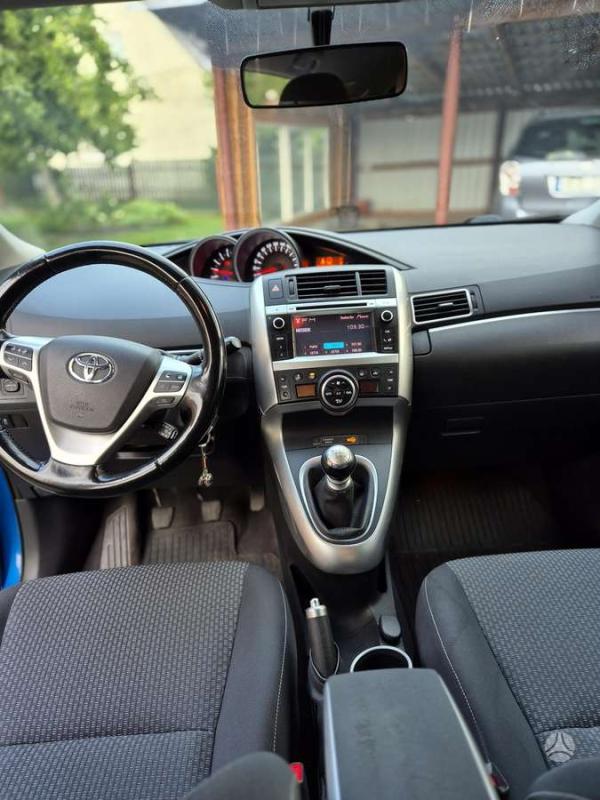 Zils Toyota Verso 2013 Birštonas, ar dzinēja tilpumu 2.00 L un nobraukumu 286 tūkst. km par 5650 €, foto 10 vietnē AUTOMOTO.COM.LV